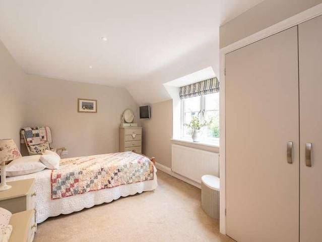 5 bed house for sale