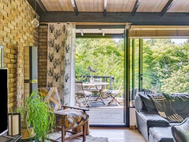 5 bed house for sale