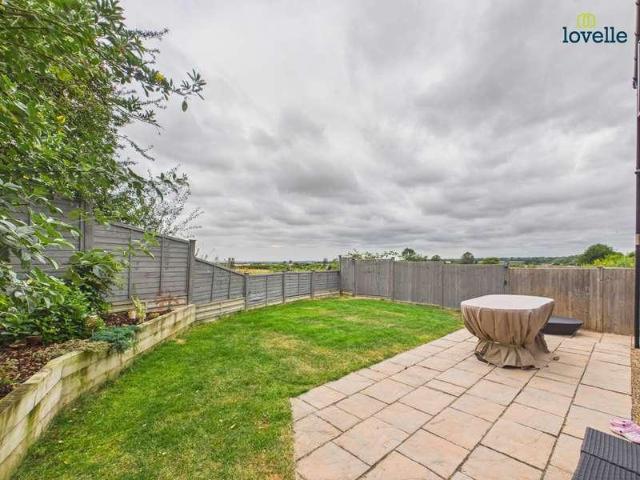 5 bed house for sale