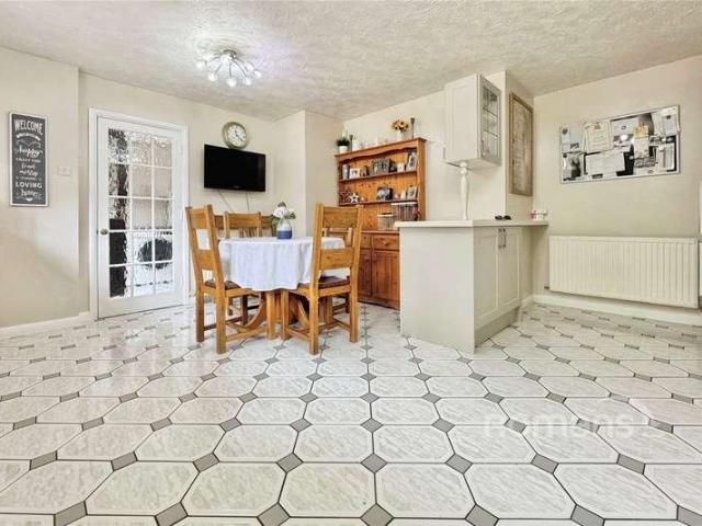5 bed house for sale