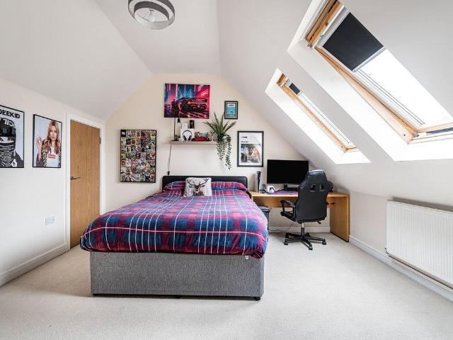 5 bed house for sale