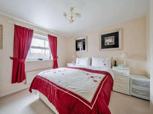 5 bed house for sale