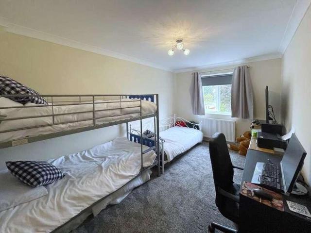 5 bed house for sale