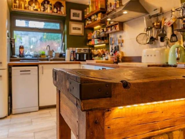 5 bed house for sale