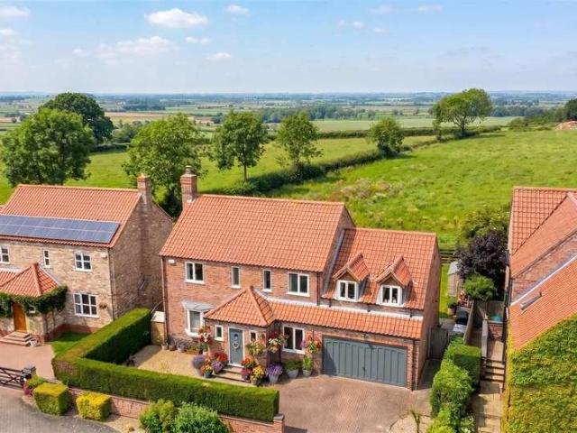 5 bed house for sale