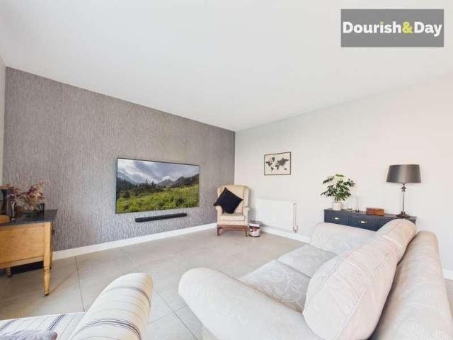 5 bed house for sale