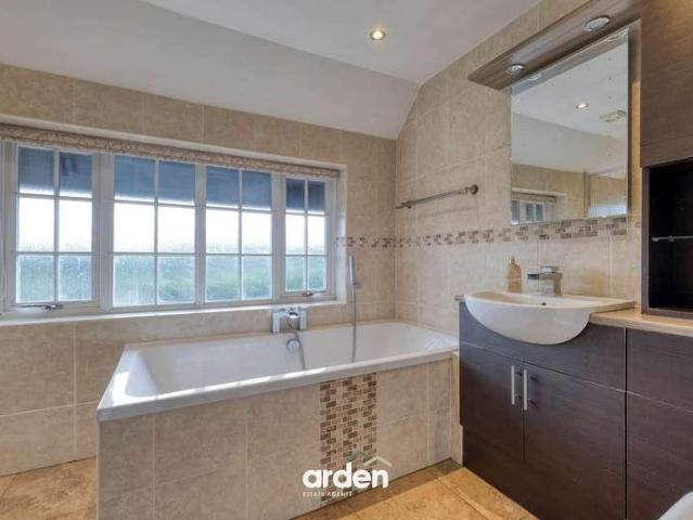 5 bed house for sale