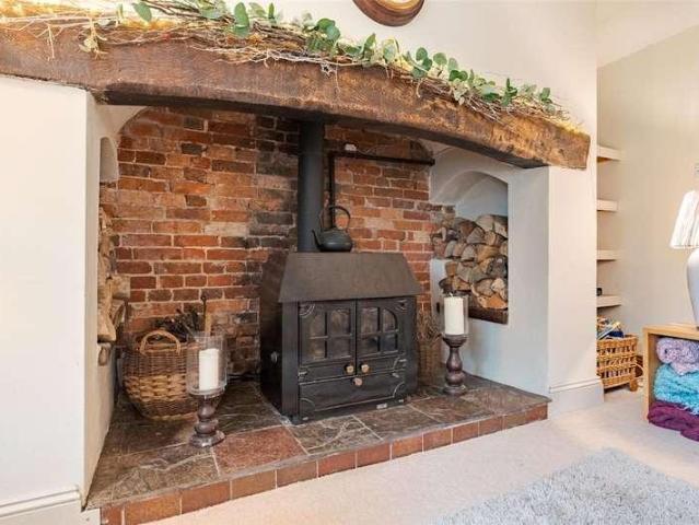 5 bed house for sale