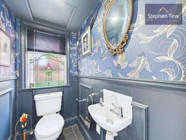 5 bed house for sale