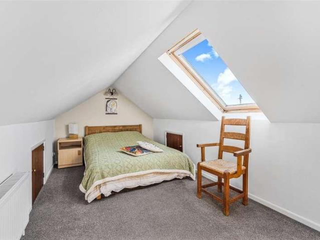 5 bed house for sale