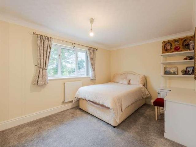 5 bed house for sale