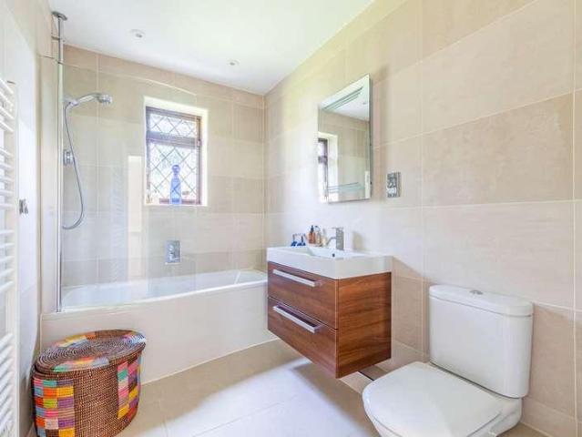 5 bed house for sale