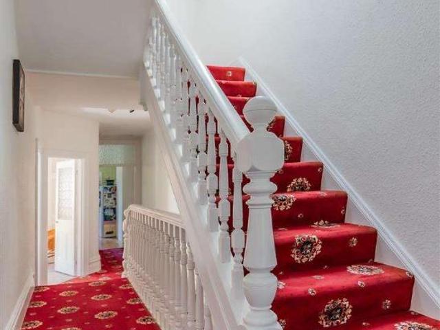 5 bed house for sale