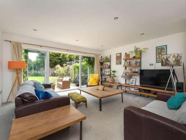 5 bed house for sale