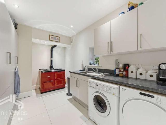 5 bed house for sale