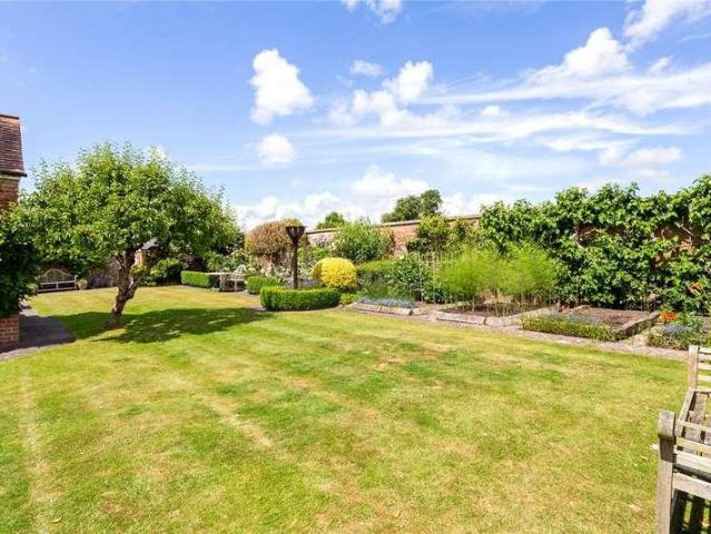 5 bed house for sale