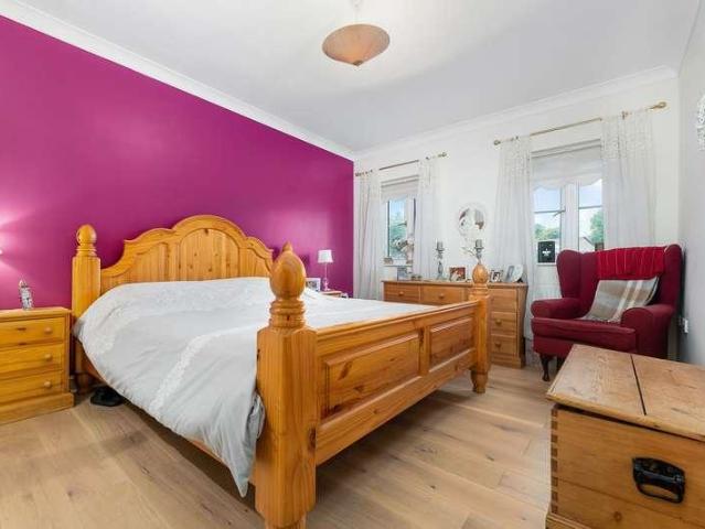 5 bed house for sale