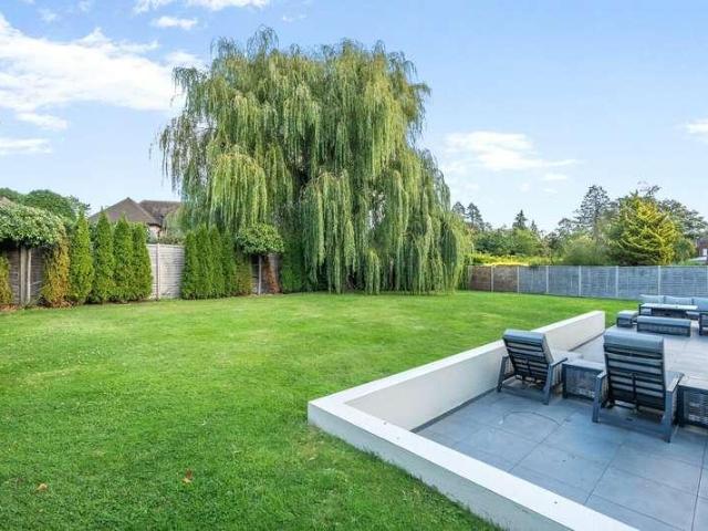 5 bed house for sale