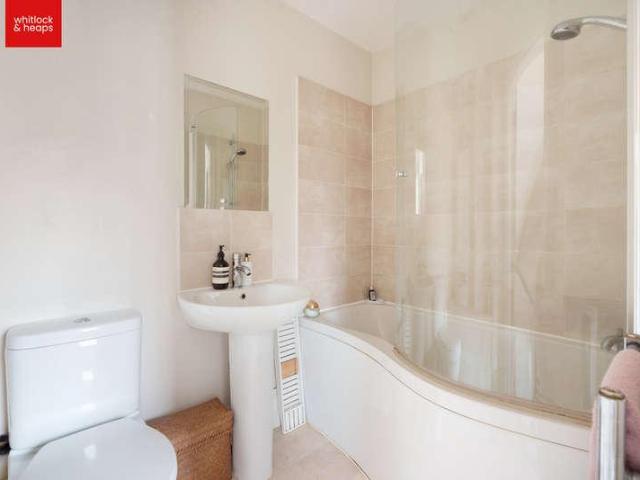 5 bed house for sale