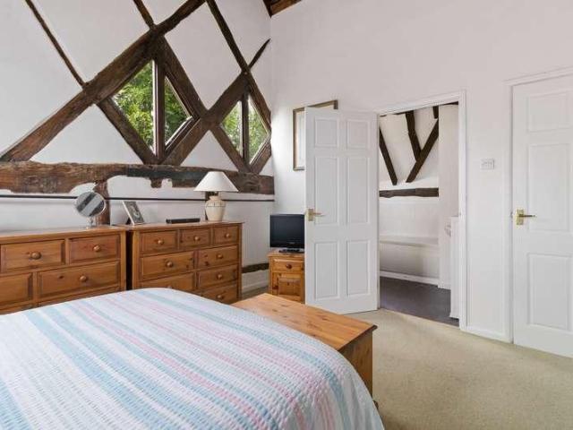5 bed house for sale