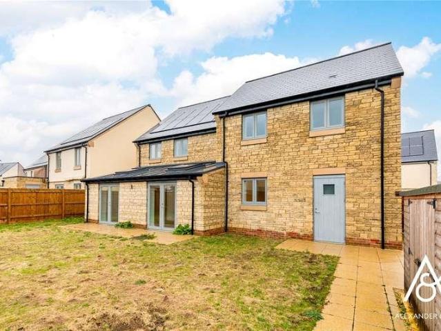 5 bed house for sale