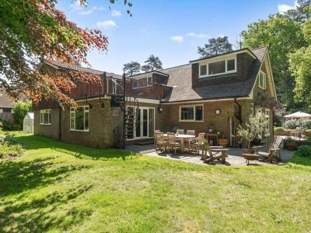 5 bed house for sale