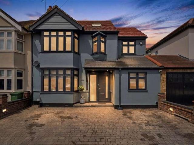 5 bed house for sale