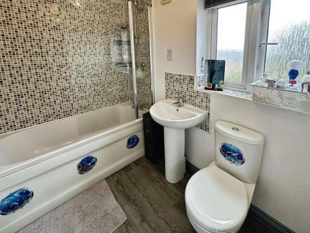 5 bed house for sale