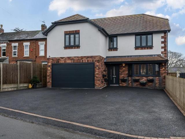 5 bed house for sale