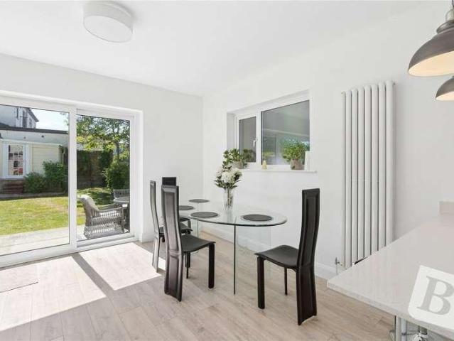 5 bed house for sale
