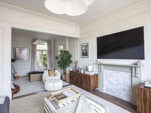 5 bed house for sale