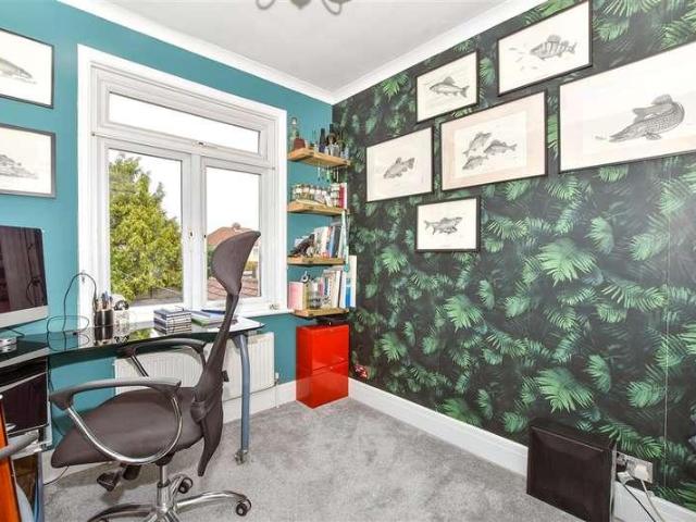 5 bed house for sale
