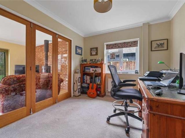 5 bed house for sale