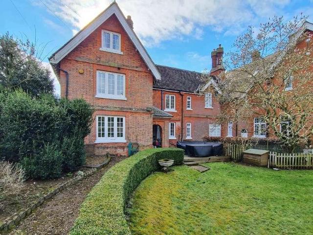 5 bed house for sale