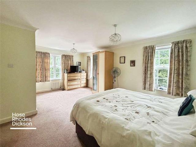 5 bed house for sale