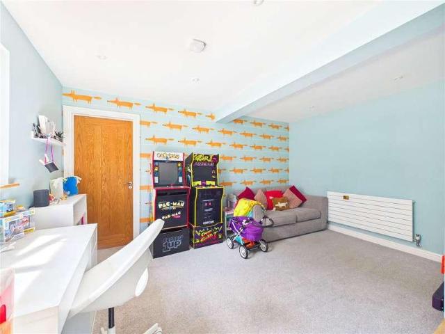5 bed house for sale