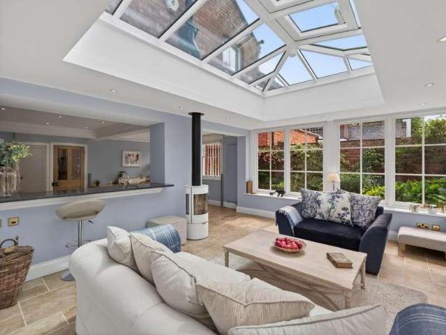 5 bed house for sale