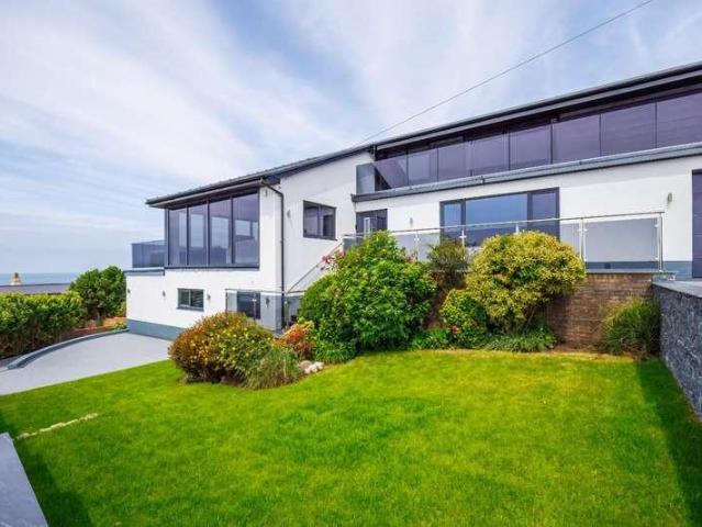 5 bed house for sale