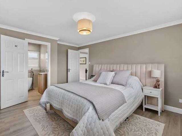 5 bed house for sale