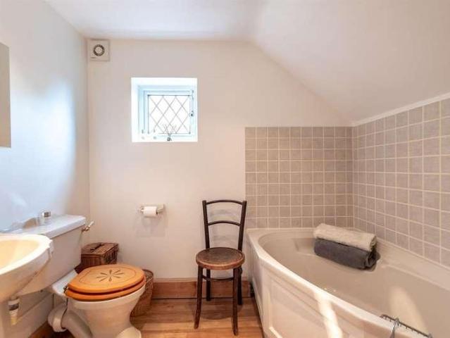 5 bed house for sale