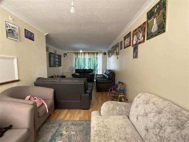 5 bed house for sale