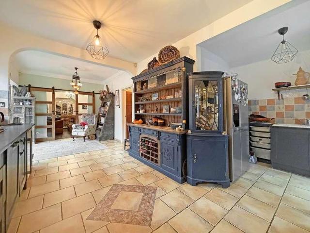 5 bed house for sale