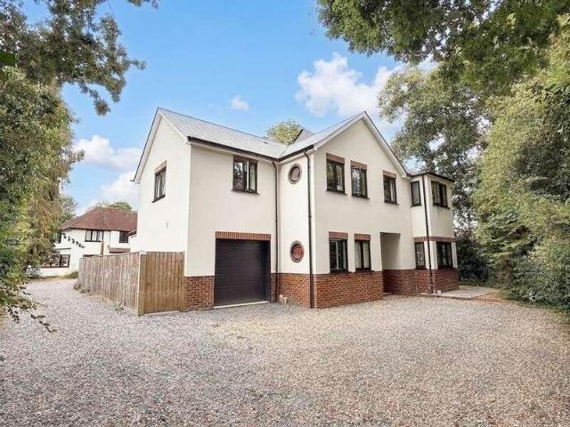 5 bed house for sale