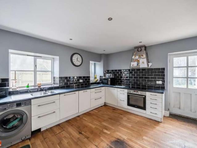 5 bed house for sale