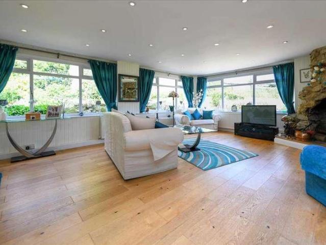 5 bed house for sale