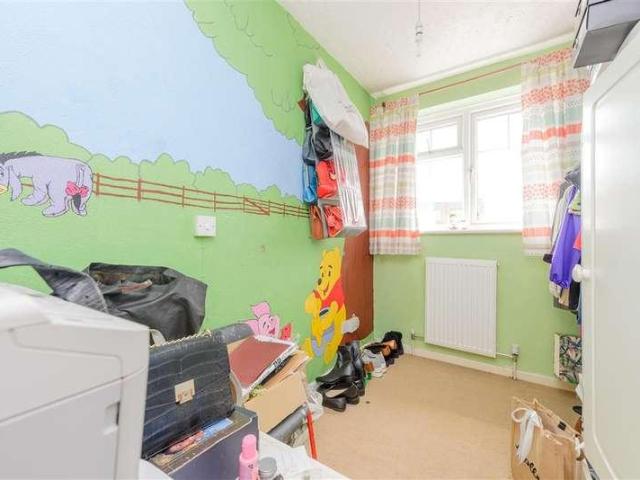 5 bed house for sale