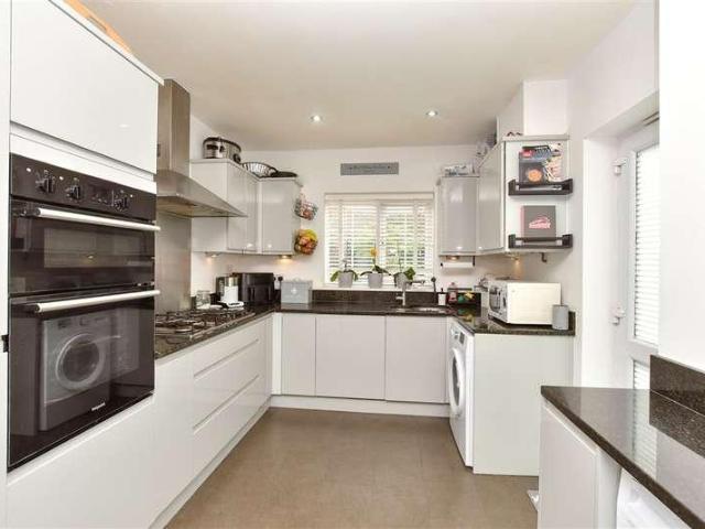 5 bed house for sale