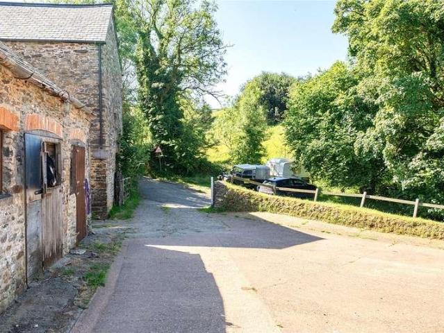 5 bed house for sale