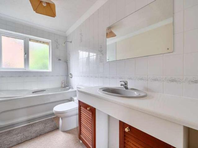 5 bed house for sale