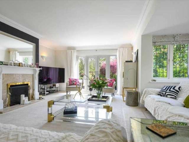 5 bed house for sale